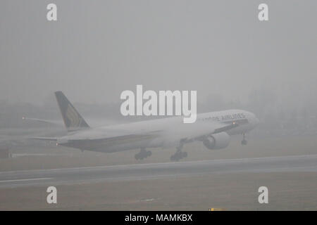 Aeroplanes lands in dense fog at London Heathrow Terminal 5 Featuring ...