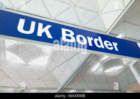 UK BORDER IMMIGRATION ARRIVALS Border Control sign for arriving ...