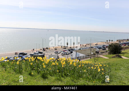 Southend, UK. 5th April, 2018. UK Weather: A beautiful spring day, blue ...
