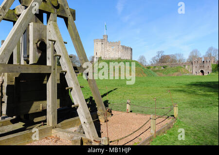 Replica trebuchet, Cardiff Castle, South Wales Stock Photo - Alamy