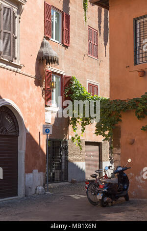 Walls of Old Town street of Rome. Italy Stock Photo - Alamy
