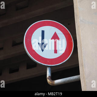 Warning signs, two way traffic traffic sign Stock Photo - Alamy