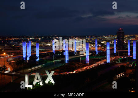 Kinetic light installation at dusk. LAX Gateway Pylon Project, Los ...