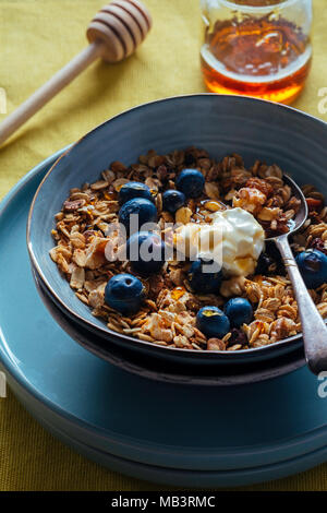 Granola with blueberries and yogurt Stock Photo - Alamy