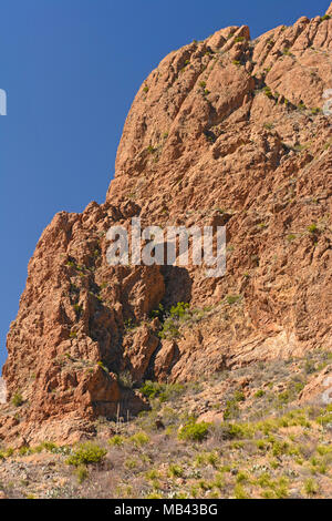 Soaring Red Rock Cliffs in the Desert Stock Photo - Alamy