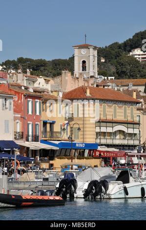 CASSIS,FRANCE-FEBRUARY 16, 2015: The harbor of Cassis Stock Photo - Alamy