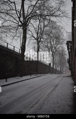 Chester's city walls weathering the snow Stock Photo - Alamy