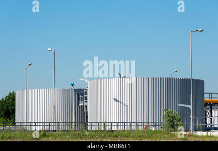 Primary circular sedimentation tanks for sewage cleaning with scrapers ...