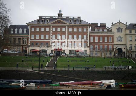 Kew to Hampton Court boat ride Stock Photo - Alamy
