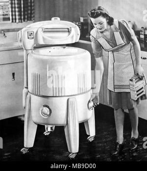 Old washing mangle Stock Photo - Alamy