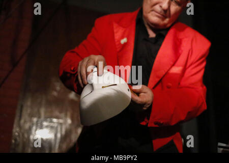 Dhaka, Bangladesh. 8th Apr, 2018. A German mime artist Nemo is ...