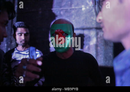 Dhaka, Bangladesh. 8th Apr, 2018. A German mime artist Nemo is ...