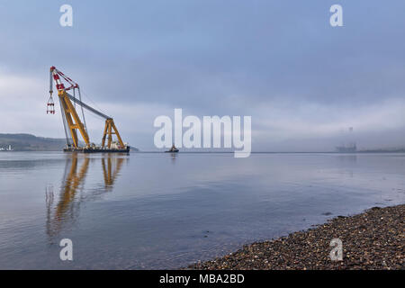 The worlds largest floating crane Asian Hercules II, moves the 850 ...