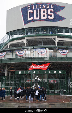 Chicago, Illinois, USA. The statue of Chicago Cubs Hall-of-Famer Billy ...