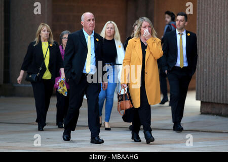 Tracy Hayes (centre) the mother of murdered travel agent Cassie Hayes ...