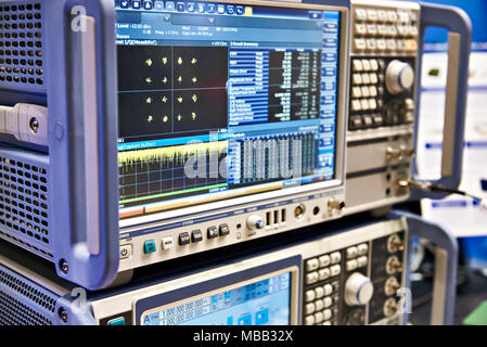 Digital Spectrum Analyzer and Signal Generator in lab Stock Photo - Alamy