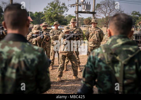 Royal Thai Army Soldiers show U.S. Army Soldiers from Braves Company ...