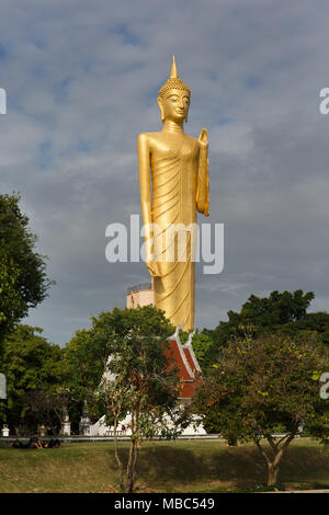 60m high gilded Buddha statue Luang Phaw Dto in Wat Burapha Phiram, Wat ...