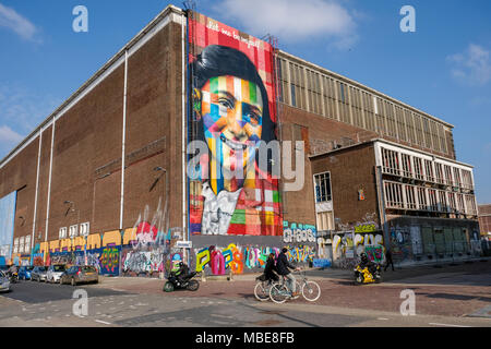 Mural of Anne Frank by Eduardo Kobra at the Street Art Museum at the ...