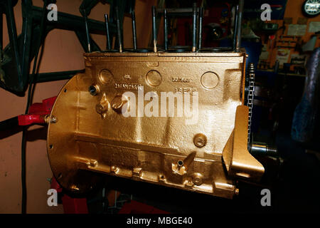 TRIUMPH SPITFIRE ENGINE BLOCK MK IV, 1296CC REPAINTED OLD GOLD Stock ...