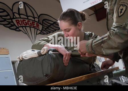 U.S. Army paratroopers assigned to the 725th Brigade Support Battalion ...