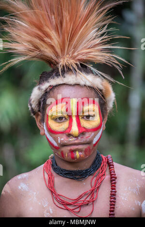Face painting Huli woman Tari Western Highlands Papua New Guinea Stock ...