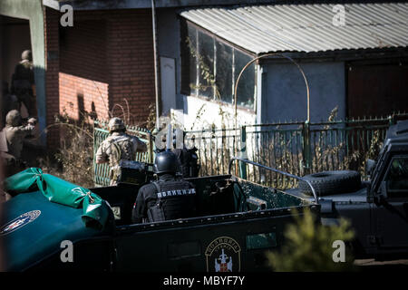 Members of the Serbian Special Anti-Terrorism Unit (SAJ) and U.S ...