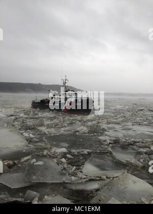 Coast Guard Cutter Hawser, a 65-foot Small Harbor Tug, transits north ...