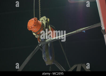 chain hoist lifting steel frame Stock Photo - Alamy