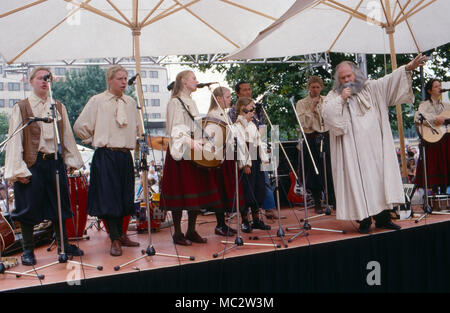 Die Musikgruppe The Kelly Family mit Vater Dan Kelly bei einem Auftritt ...