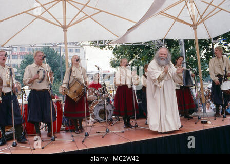 Die Musikgruppe The Kelly Family mit Vater Dan Kelly bei einem Auftritt ...