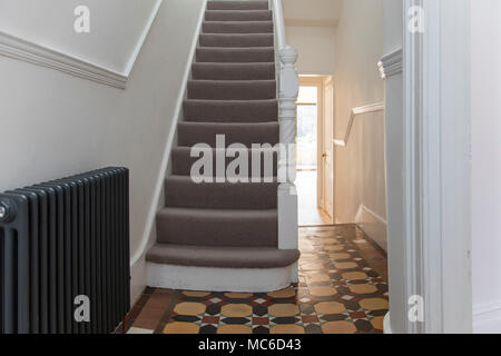 Period hallway with tiled flooring Stock Photo - Alamy