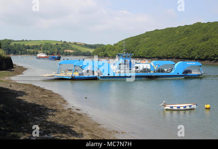 the king harry chain ferry in across the river fal cornwall Stock Photo ...
