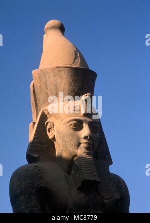 THIRD EYE - The uraeus serpent on the forhead (below the sacred head ...