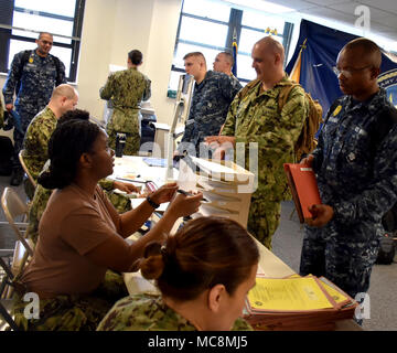 Norfolk, Va. (April 5, 2018) While at Expeditionary Combat Readiness ...
