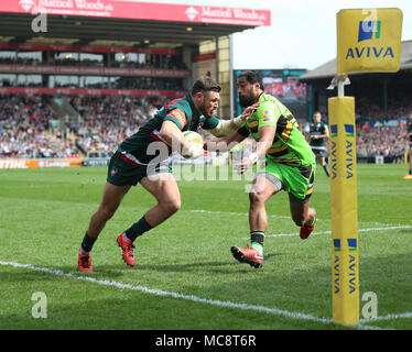 Leicester Tigers' Adam Thompstone (left) and Wasps' Willie le Roux ...