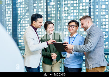 Office worker sharing ideas with his coworkers at the meeting Stock ...