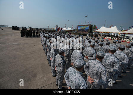 Royal Navy sailors rest in their hammocks WW2 Stock Photo - Alamy