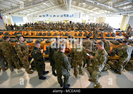 Italian paratroopers of the Folgore Brigade arrive at Pisa military ...