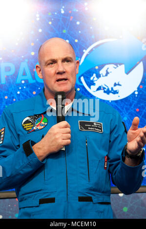 Dutch ESA astronaut Andre Kuipers with his wife and two children in ...