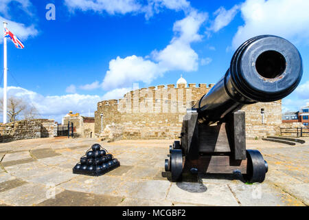 32 pounder cannon artillery gun long 9 L 19th cent Stock Photo - Alamy