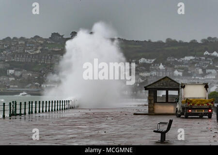 Penzance, Cornwall, UK. 17th April 21018. UK Weather. No sign of the ...