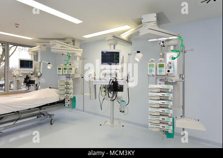 technical equipment on intensive care unit Stock Photo - Alamy