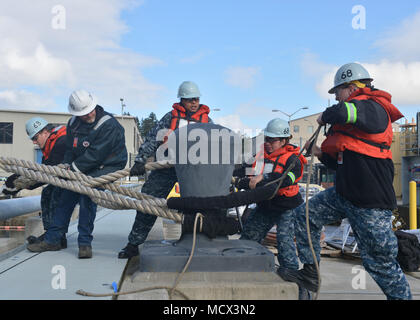 Sailors, shipyard worker, U.S. Navy, USS Bonhomme Richard (LHD 6 Stock ...