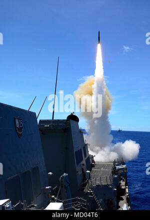 Sm-1 launched from DDG 10 Stock Photo - Alamy