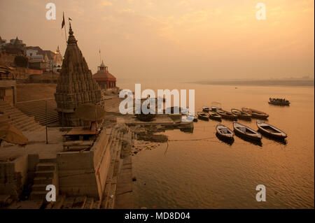 Kashi karvat temple, varanasi, uttar pradesh, india, asia Stock Photo ...