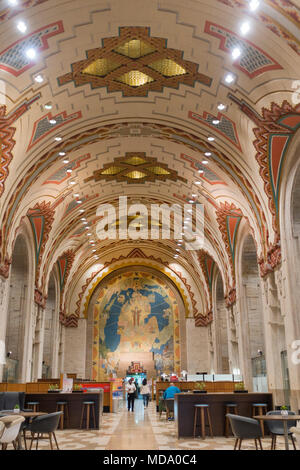 Banking hall in the Guardian Building, Detroit with a three-storey ...