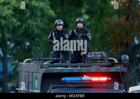 Quezon City, Philippines. 19th Apr, 2018. Members of the Philippine ...