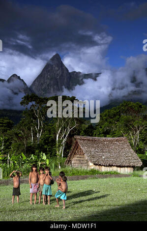 Yanomami Children Stock Photo - Alamy