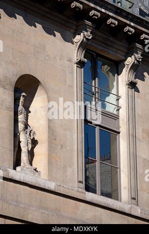 Statue du général Drouot Stock Photo - Alamy